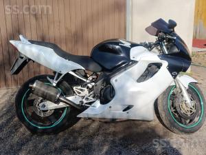 Хонда Cbr 2000 в Бауска, объемом двигателя 0.60 л и пробегом 0 тыс. км за 1600 €, фото 4 на AUTOMOTO.COM.LV