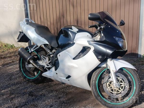 Honda Cbr 2000 in Bauska, with an engine capacity of 0.60 L and mileage of 0 thousand km for 1600 €, photo 4 on AUTOMOTO.COM.LV