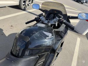 Honda Cbr 2000 Viļņa, ar dzinēja tilpumu 1.00 L un nobraukumu 130 tūkst. km par 1600 €, foto  vietnē AUTOMOTO.COM.LV