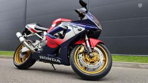 Honda Cbr 2000 in Kaunas, with an engine capacity of 0.93 L and mileage of 48 thousand km for 4800 €, photo 3 on AUTOMOTO.COM.LV