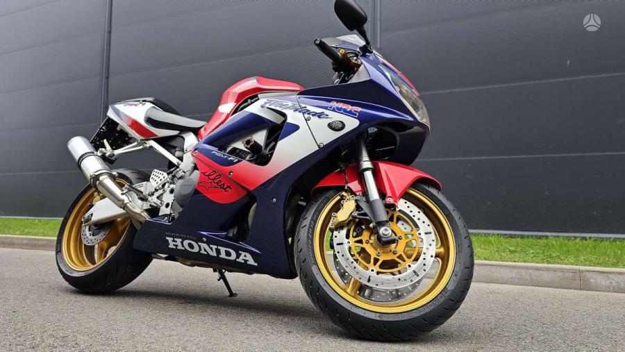 Honda Cbr 2000 in Kaunas, with an engine capacity of 0.93 L and mileage of 48 thousand km for 4800 €, photo 3 on AUTOMOTO.COM.LV