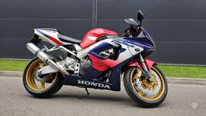 Honda Cbr 2000 in Kaunas, with an engine capacity of 0.93 L and mileage of 48 thousand km for 4800 €, photo 4 on AUTOMOTO.COM.LV
