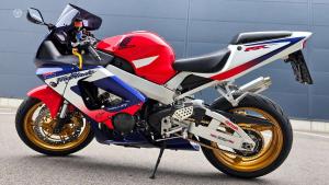 Honda Cbr 2000 in Kaunas, with an engine capacity of 0.93 L and mileage of 48 thousand km for 4800 €, photo 5 on AUTOMOTO.COM.LV