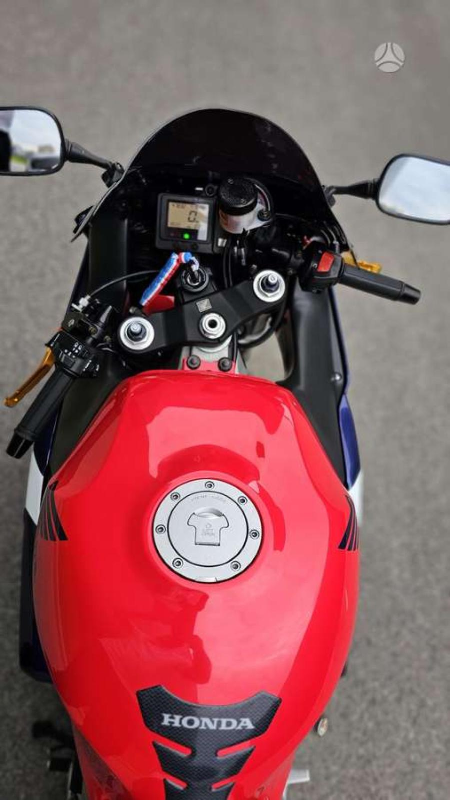 Honda Cbr 2000 in Kaunas, with an engine capacity of 0.93 L and mileage of 48 thousand km for 4800 €, photo 8 on AUTOMOTO.COM.LV
