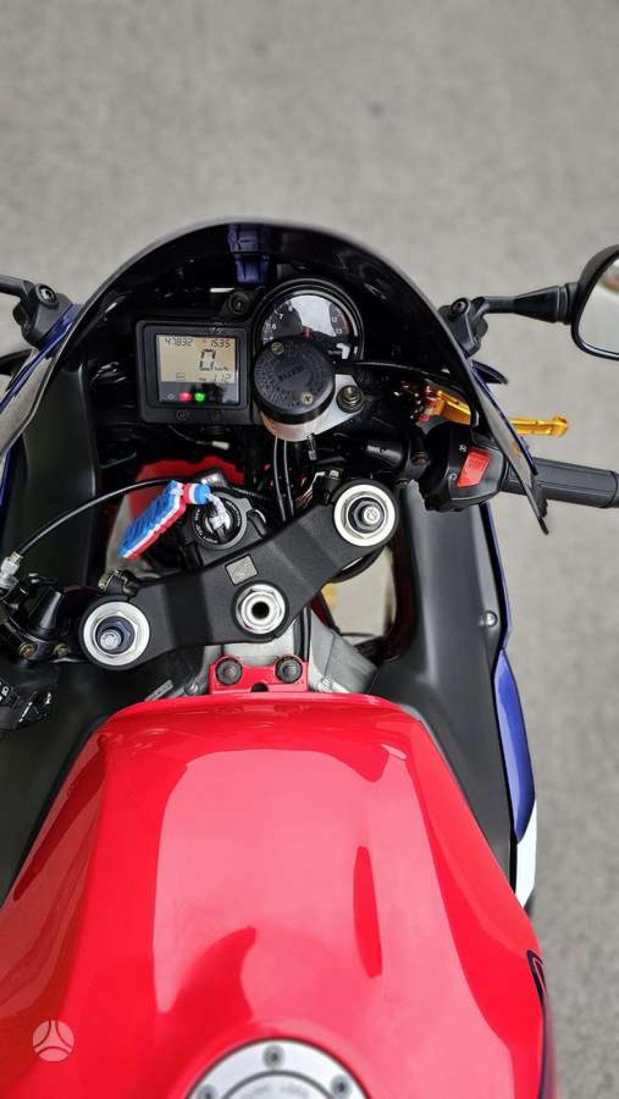 Honda Cbr 2000 in Kaunas, with an engine capacity of 0.93 L and mileage of 48 thousand km for 4800 €, photo 9 on AUTOMOTO.COM.LV