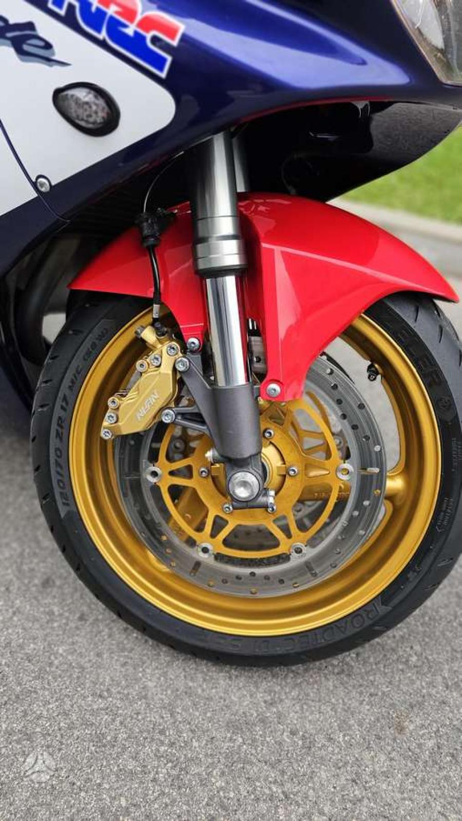 Honda Cbr 2000 in Kaunas, with an engine capacity of 0.93 L and mileage of 48 thousand km for 4800 €, photo 10 on AUTOMOTO.COM.LV
