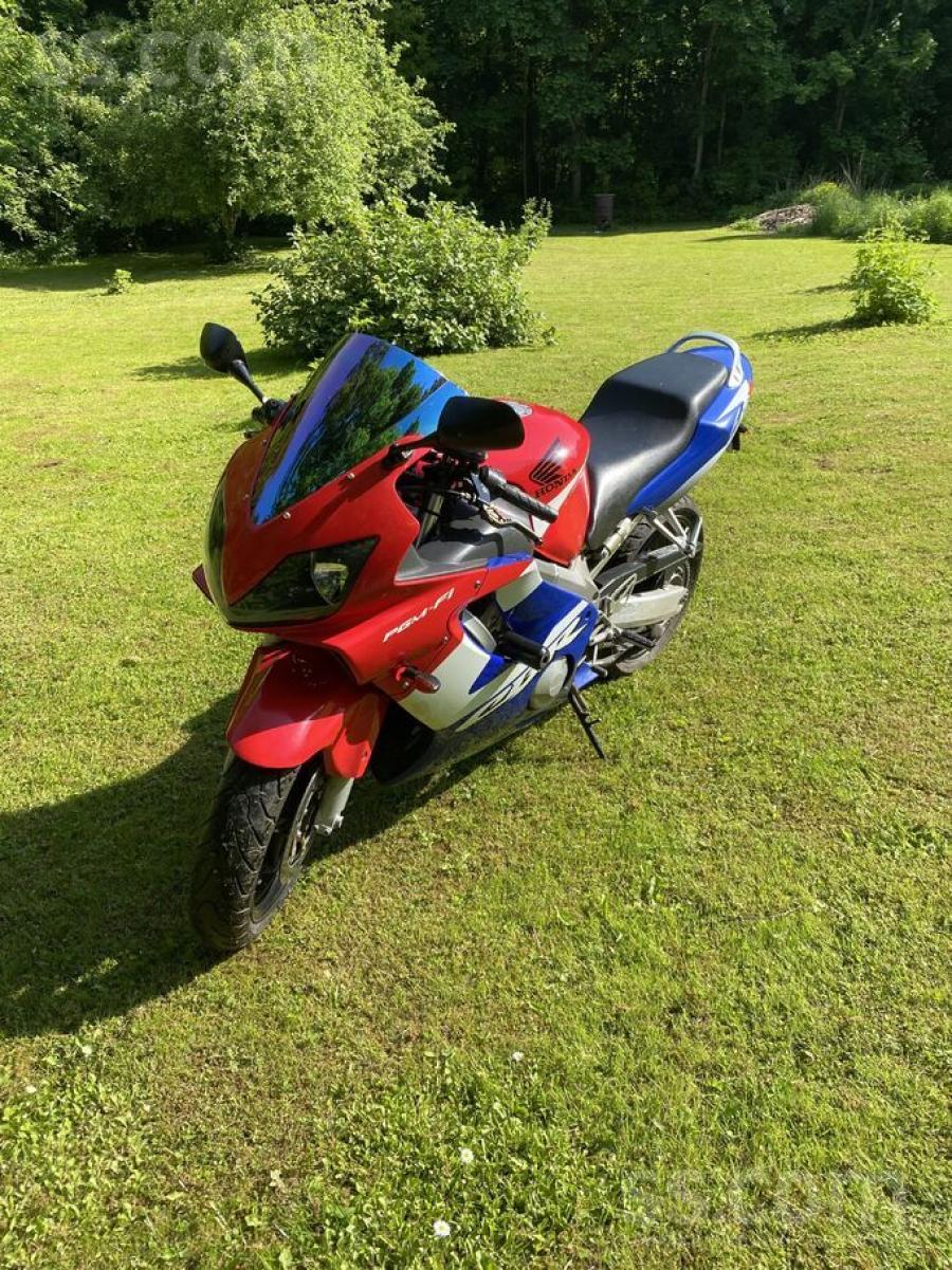 Хонда Cbr 2001 в Бауска, объемом двигателя 0.60 л и пробегом 0 тыс. км за 2090 €, фото 1 на AUTOMOTO.COM.LV