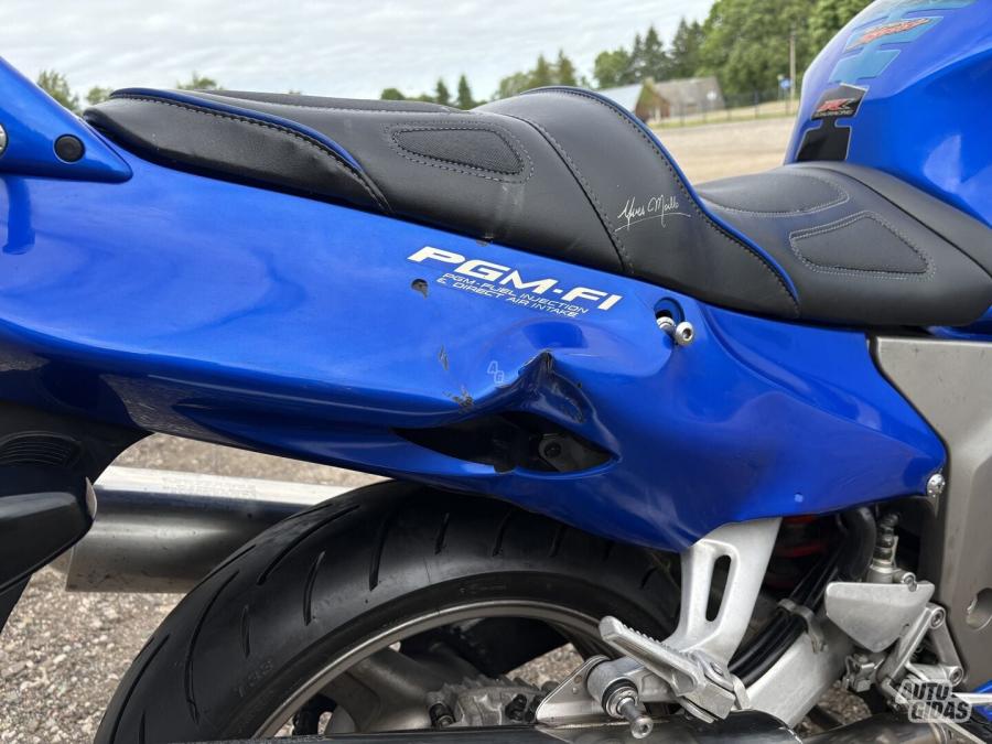 Honda Cbr 2001 Kelmė, ar dzinēja tilpumu 1.10 L un nobraukumu 76 tūkst. km par 1130 €, foto 14 vietnē AUTOMOTO.COM.LV