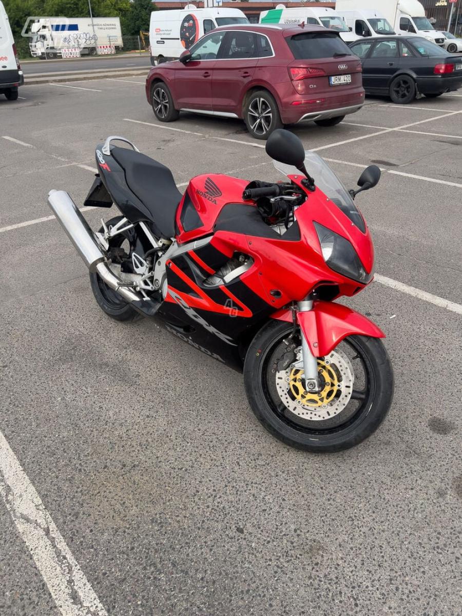 Honda Cbr 2001 Viļņa, ar dzinēja tilpumu 0.60 L un nobraukumu 51 tūkst. km par 2200 €, foto 4 vietnē AUTOMOTO.COM.LV