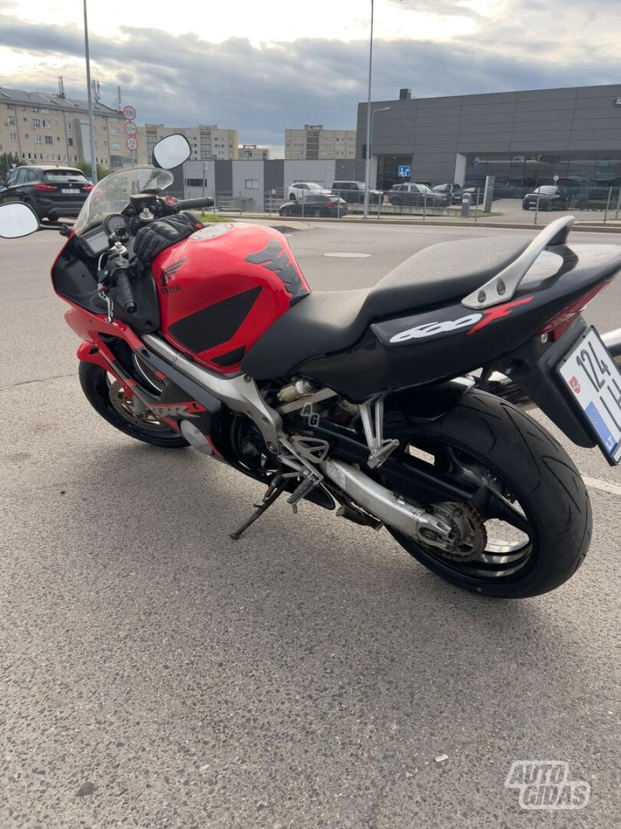 Honda Cbr 2001 Viļņa, ar dzinēja tilpumu 0.60 L un nobraukumu 51 tūkst. km par 2200 €, foto 6 vietnē AUTOMOTO.COM.LV