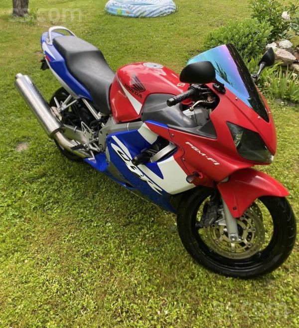 Honda Cbr 2001 Bauska, ar dzinēja tilpumu 0.60 L un nobraukumu 0 tūkst. km par 1989 €, foto 1 vietnē AUTOMOTO.COM.LV