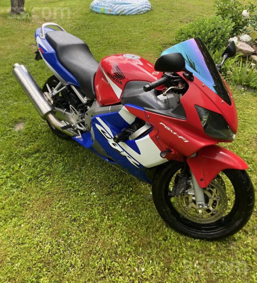 Хонда Cbr 2001 в Бауска, объемом двигателя 0.60 л и пробегом 0 тыс. км за 1989 €, фото 1 на AUTOMOTO.COM.LV