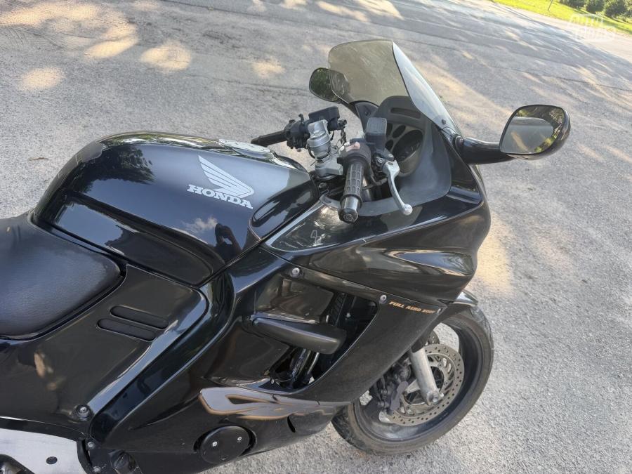 Honda Cbr 2001 in Vilnius, with an engine capacity of 0.00 L and mileage of 0 thousand km for 1500 €, photo 7 on AUTOMOTO.COM.LV