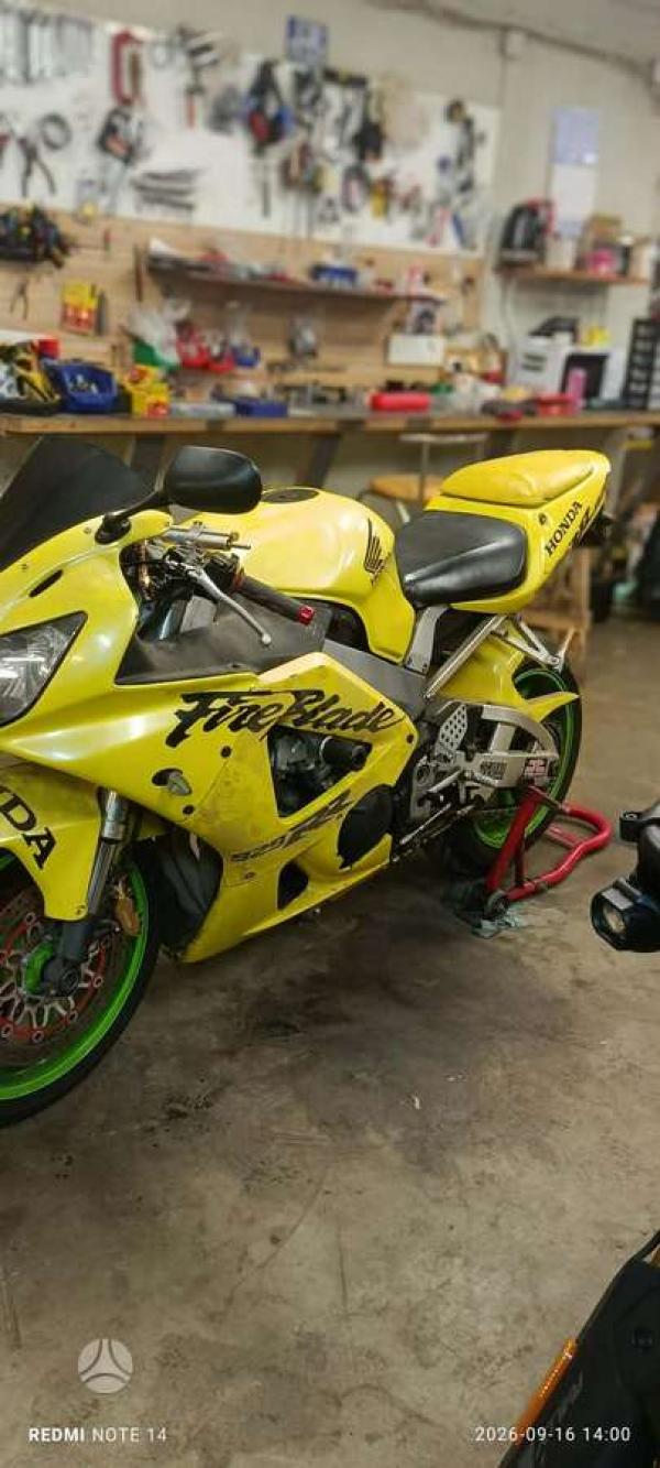 Honda Cbr 2001 in Panevezys, with an engine capacity of 0.93 L and mileage of 24 thousand km for 2000 €, photo 3 on AUTOMOTO.COM.LV