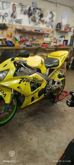 Honda Cbr 2001 in Panevezys, with an engine capacity of 0.93 L and mileage of 24 thousand km for 2000 €, photo 3 on AUTOMOTO.COM.LV