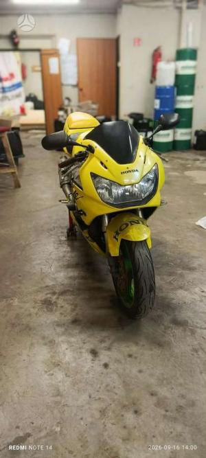 Honda Cbr 2001 in Panevezys, with an engine capacity of 0.93 L and mileage of 24 thousand km for 2000 €, photo 5 on AUTOMOTO.COM.LV