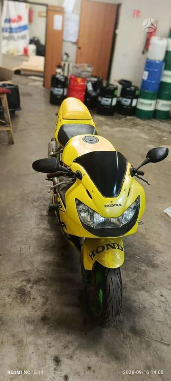 Honda Cbr 2001 in Panevezys, with an engine capacity of 0.93 L and mileage of 24 thousand km for 2000 €, photo 6 on AUTOMOTO.COM.LV