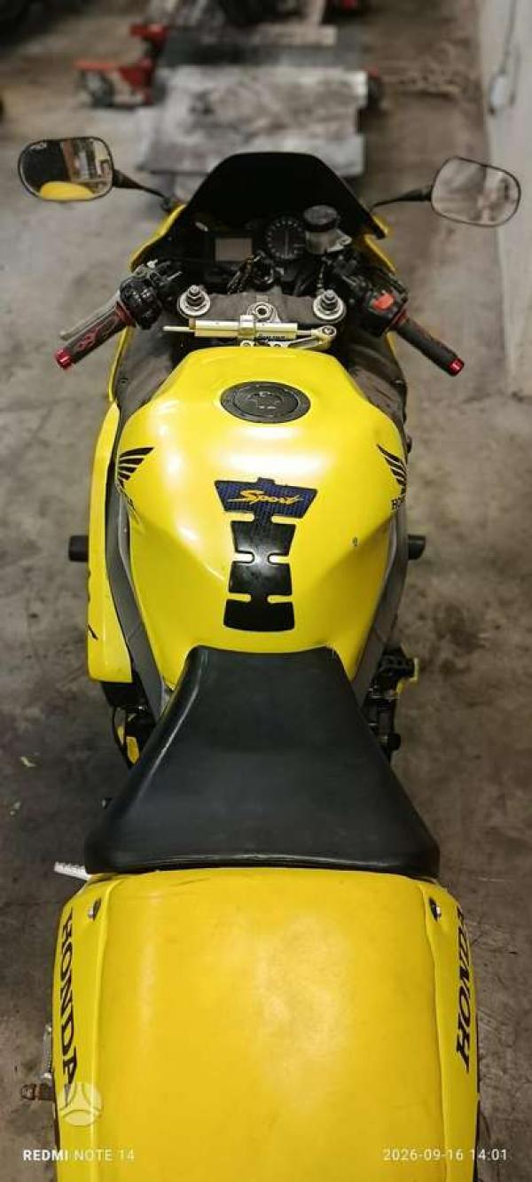 Honda Cbr 2001 in Panevezys, with an engine capacity of 0.93 L and mileage of 24 thousand km for 2000 €, photo 7 on AUTOMOTO.COM.LV