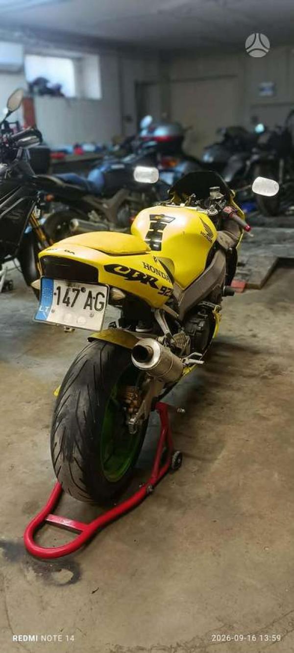 Honda Cbr 2001 in Panevezys, with an engine capacity of 0.93 L and mileage of 24 thousand km for 2000 €, photo 8 on AUTOMOTO.COM.LV