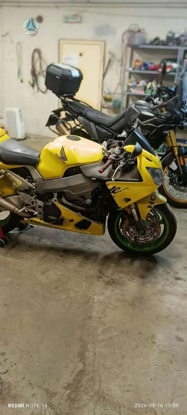 Honda Cbr 2001 in Panevezys, with an engine capacity of 0.93 L and mileage of 24 thousand km for 2000 €, photo 9 on AUTOMOTO.COM.LV