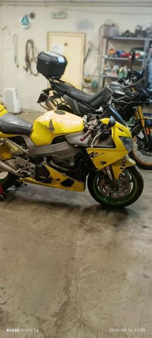 Honda Cbr 2001 in Panevezys, with an engine capacity of 0.93 L and mileage of 24 thousand km for 2000 €, photo 9 on AUTOMOTO.COM.LV