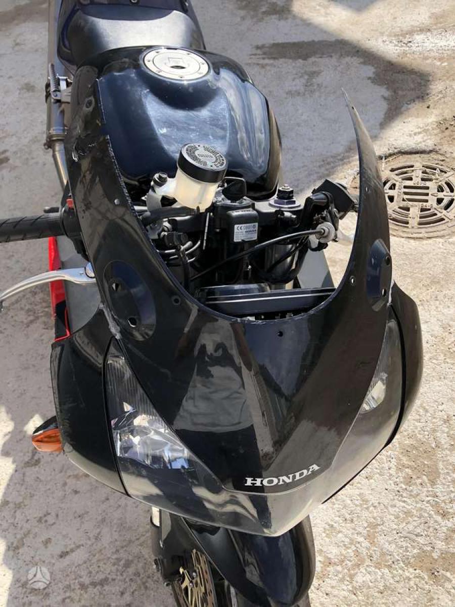 Honda Cbr 2002 Marijampole, ar dzinēja tilpumu 0.95 L un nobraukumu 57 tūkst. km par 2200 €, foto 3 vietnē AUTOMOTO.COM.LV