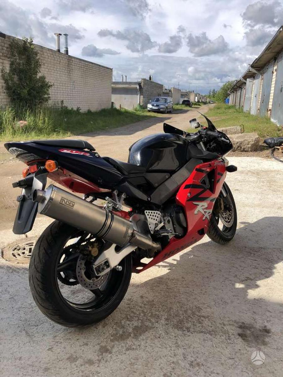 Honda Cbr 2002 Marijampole, ar dzinēja tilpumu 0.95 L un nobraukumu 57 tūkst. km par 2200 €, foto 4 vietnē AUTOMOTO.COM.LV