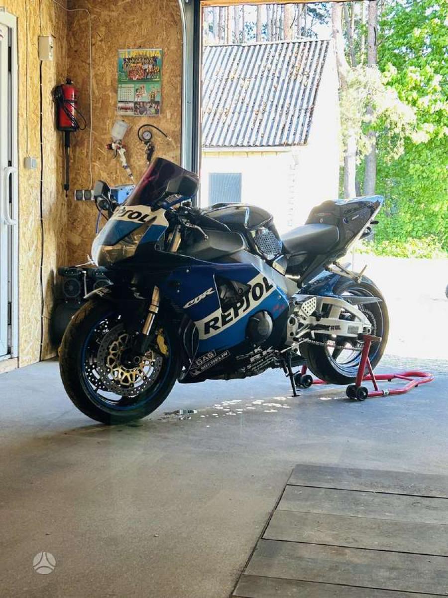 Хонда Cbr 2002 в Мариямполе, объемом двигателя 0.95 л и пробегом 40 тыс. км за 3300 €, фото 1 на AUTOMOTO.COM.LV