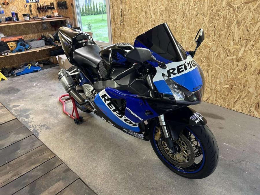Хонда Cbr 2002 в Мариямполе, объемом двигателя 0.95 л и пробегом 40 тыс. км за 3300 €, фото 4 на AUTOMOTO.COM.LV