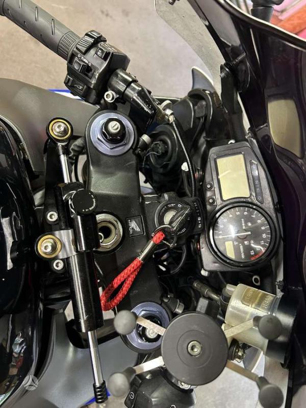 Honda Cbr 2002 in Marijampole, with an engine capacity of 0.95 L and mileage of 40 thousand km for 3300 €, photo 7 on AUTOMOTO.COM.LV