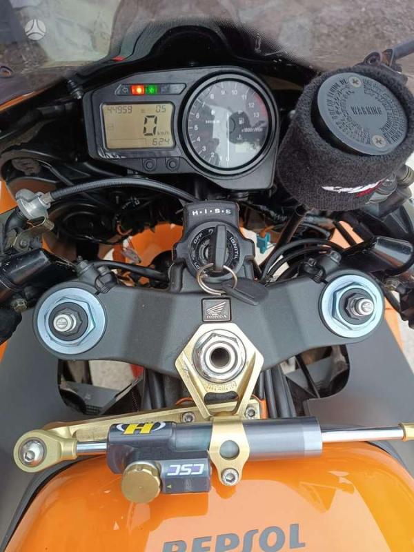 Honda Cbr 2002 in Panevezys, with an engine capacity of 0.95 L and mileage of 40 thousand km for 2800 €, photo 3 on AUTOMOTO.COM.LV