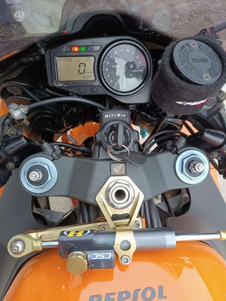 Хонда Cbr 2002 в Паневежис, объемом двигателя 0.95 л и пробегом 40 тыс. км за 2800 €, фото 3 на AUTOMOTO.COM.LV