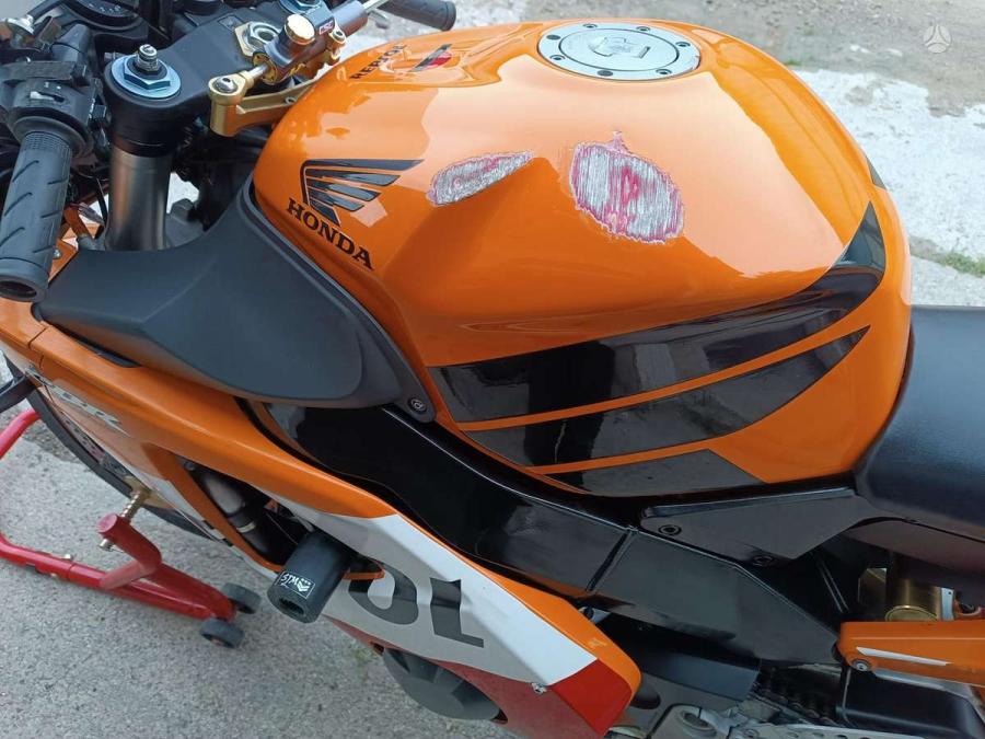 Хонда Cbr 2002 в Паневежис, объемом двигателя 0.95 л и пробегом 40 тыс. км за 2800 €, фото 4 на AUTOMOTO.COM.LV