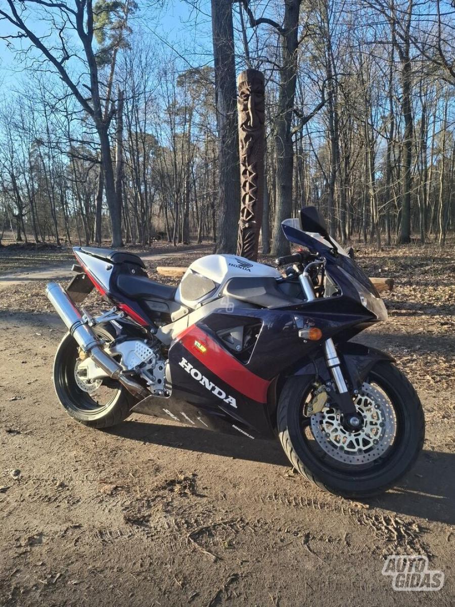 Honda Cbr 2003 Viļņa, ar dzinēja tilpumu 0.95 L un nobraukumu 28 tūkst. km par 3300 €, foto 1 vietnē AUTOMOTO.COM.LV
