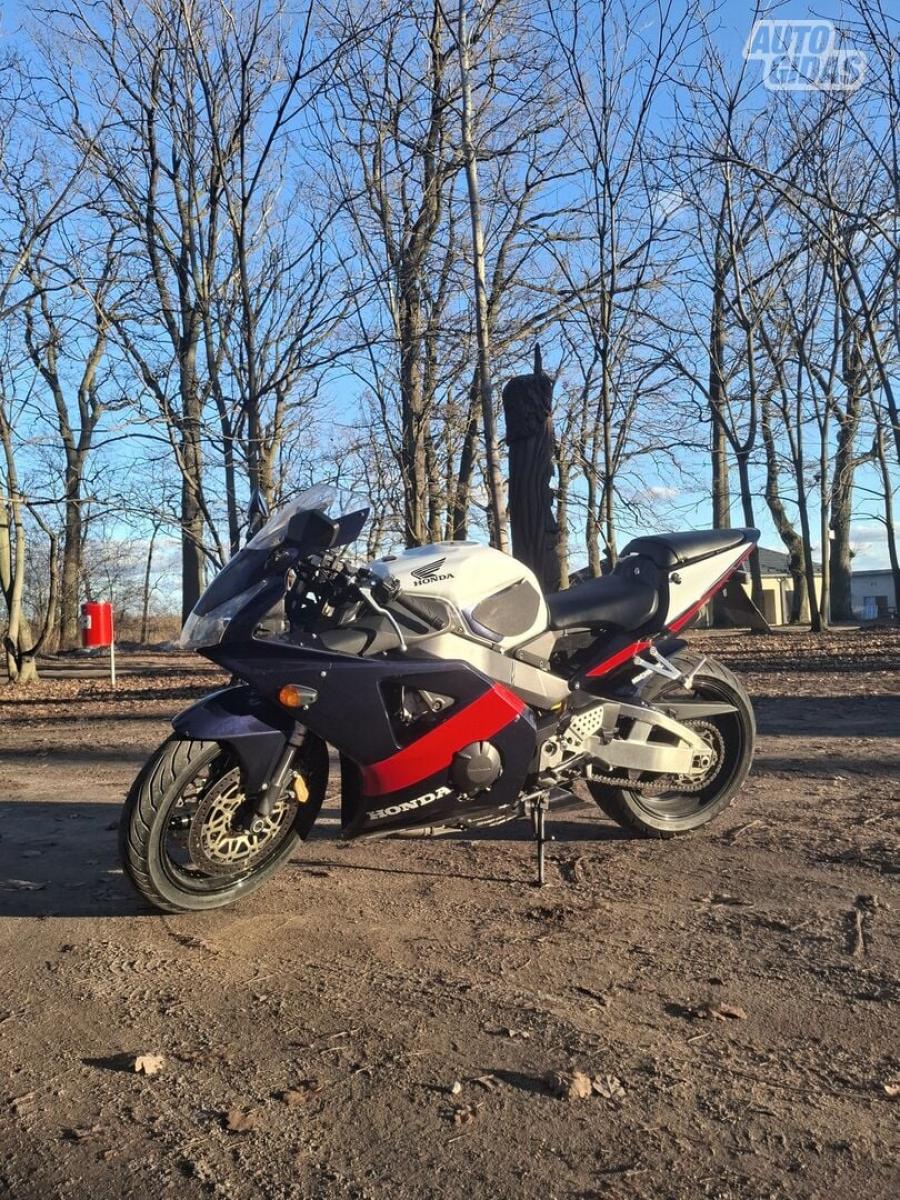 Honda Cbr 2003 Viļņa, ar dzinēja tilpumu 0.95 L un nobraukumu 28 tūkst. km par 3300 €, foto 5 vietnē AUTOMOTO.COM.LV