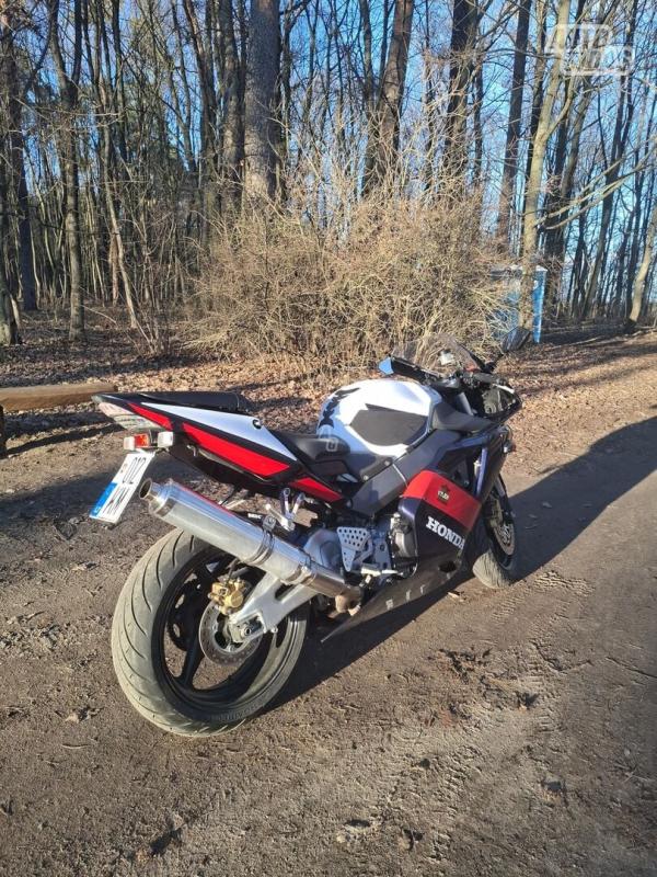 Хонда Cbr 2003 в Вильнюс, объемом двигателя 0.95 л и пробегом 28 тыс. км за 3300 €, фото 9 на AUTOMOTO.COM.LV