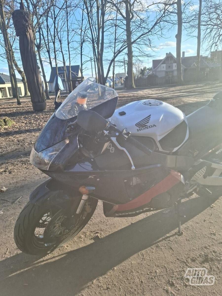 Honda Cbr 2003 Viļņa, ar dzinēja tilpumu 0.95 L un nobraukumu 28 tūkst. km par 3300 €, foto 10 vietnē AUTOMOTO.COM.LV
