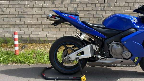 Хонда Cbr 2003 в Клайпеда, объемом двигателя 0.60 л и пробегом 44 тыс. км за 3750 €, фото 4 на AUTOMOTO.COM.LV