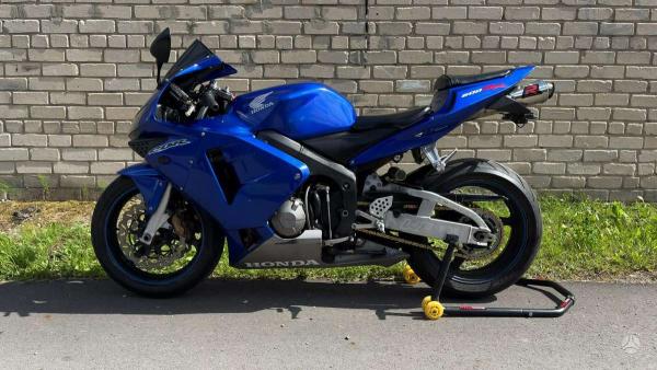 Хонда Cbr 2003 в Клайпеда, объемом двигателя 0.60 л и пробегом 44 тыс. км за 3750 €, фото 5 на AUTOMOTO.COM.LV