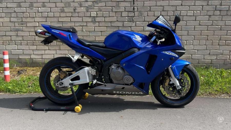 Honda Cbr 2003 in Klaipeda, with an engine capacity of 0.60 L and mileage of 44 thousand km for 3750 €, photo 3 on AUTOMOTO.COM.LV
