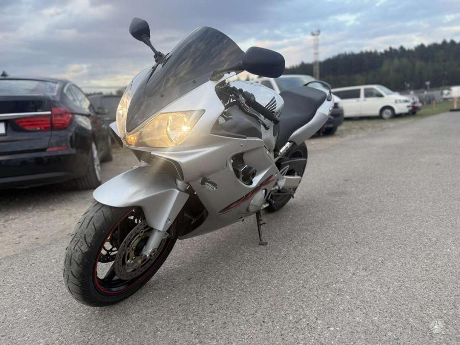Honda Cbr 2004 in Vilnius, with an engine capacity of 0.60 L and mileage of 32 thousand km for 2800 €, photo 1 on AUTOMOTO.COM.LV