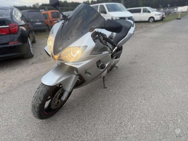 Honda Cbr 2004 in Vilnius, with an engine capacity of 0.60 L and mileage of 32 thousand km for 2800 €, photo 2 on AUTOMOTO.COM.LV