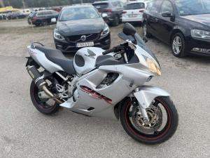 Honda Cbr 2004 in Vilnius, with an engine capacity of 0.60 L and mileage of 32 thousand km for 2800 €, photo 5 on AUTOMOTO.COM.LV