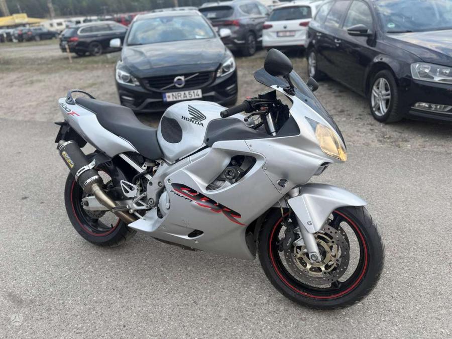 Honda Cbr 2004 in Vilnius, with an engine capacity of 0.60 L and mileage of 32 thousand km for 2800 €, photo 5 on AUTOMOTO.COM.LV