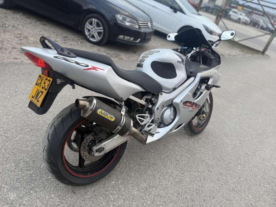 Honda Cbr 2004 in Vilnius, with an engine capacity of 0.60 L and mileage of 32 thousand km for 2800 €, photo 7 on AUTOMOTO.COM.LV