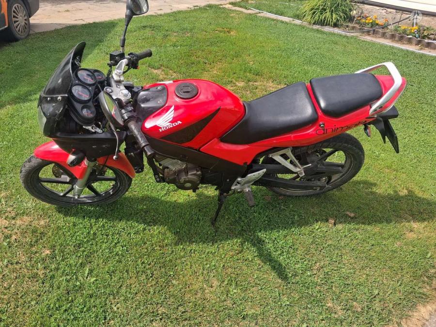 Honda Cbr 2004 in Utena, with an engine capacity of 0.13 L and mileage of 11 thousand km for 670 €, photo 1 on AUTOMOTO.COM.LV