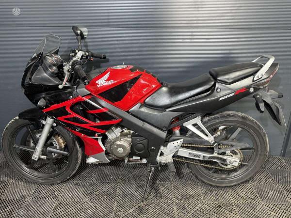Honda Cbr 2004 in Taurage, with an engine capacity of 0.13 L and mileage of 6 thousand km for 950 €, photo 5 on AUTOMOTO.COM.LV