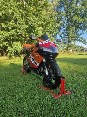 Honda Cbr 2004 Kauņa, ar dzinēja tilpumu 0.60 L un nobraukumu 42 tūkst. km par 3800 €, foto 3 vietnē AUTOMOTO.COM.LV