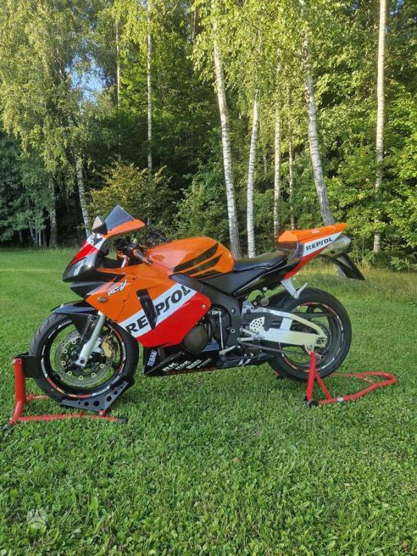 Honda Cbr 2004 Kauņa, ar dzinēja tilpumu 0.60 L un nobraukumu 42 tūkst. km par 3800 €, foto 3 vietnē AUTOMOTO.COM.LV