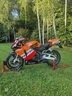 Honda Cbr 2004 Kauņa, ar dzinēja tilpumu 0.60 L un nobraukumu 42 tūkst. km par 3800 €, foto 4 vietnē AUTOMOTO.COM.LV